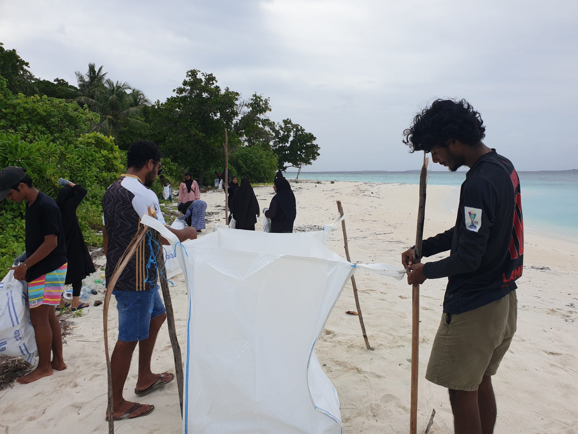 Tackling plastic pollution on Lhohi Island in the Maldives - IPNLF